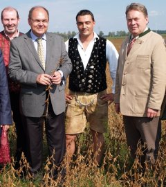 Soja-Feldtag mit Bundesminister Christian Schmidt und Staatsminister ...